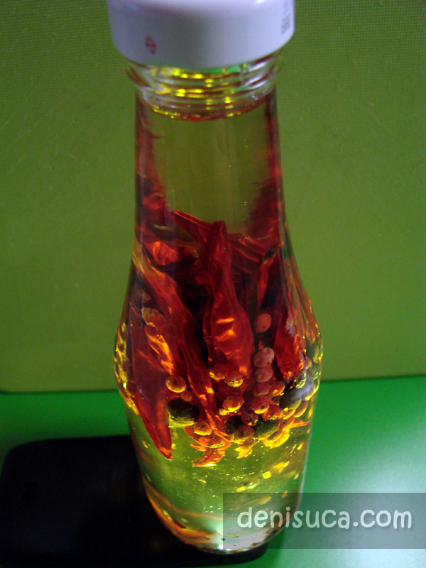 Ulei aromat, cu chili şi piper – Denisa Bârgău